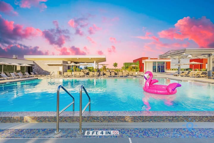 Rooftop Pool & Hot Tub+ Gym+ Near Beach - Hollywood, FL