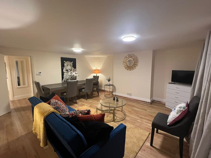 Riverside 2 Bedroom Apartment - Central Location - Kingston upon Thames