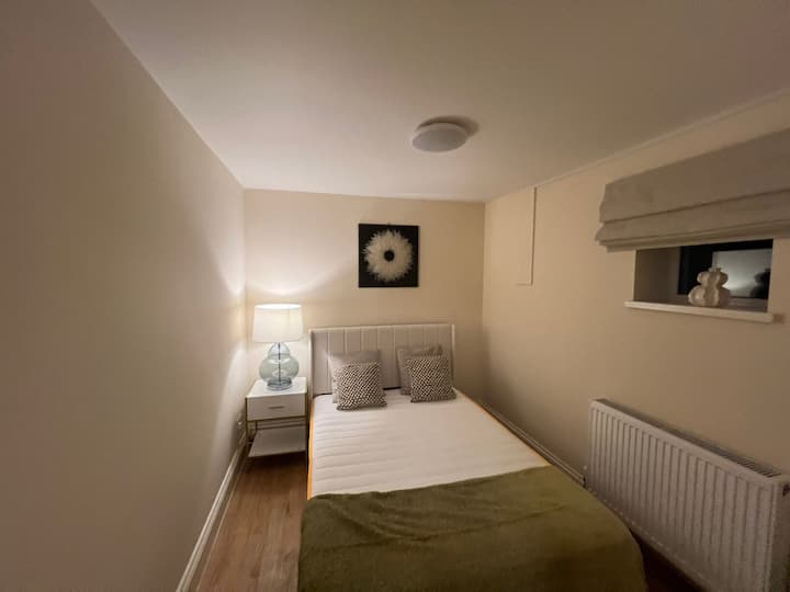 Riverside 2 Bedroom Apartment - Central Location - Kingston upon Thames