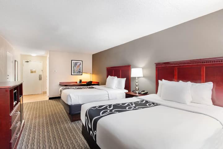 Laquinta Indianapolis South| Pet-friendly 2q Beds - Greenwood, IN