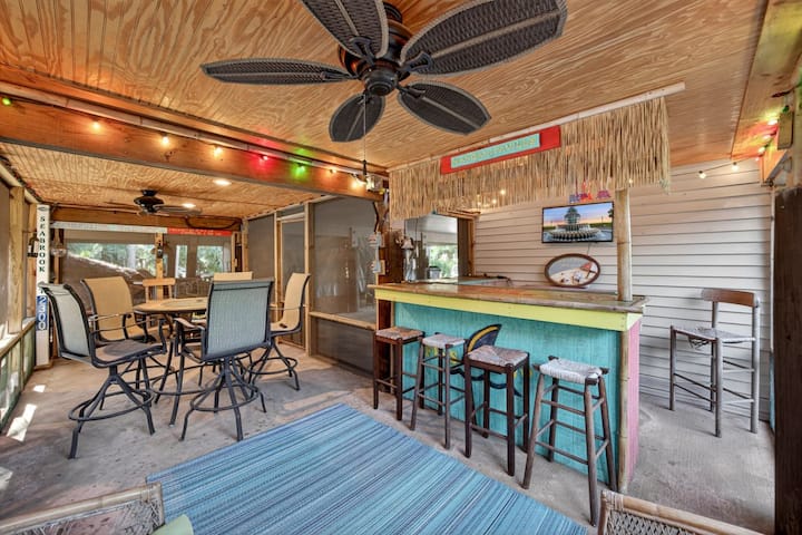 Pet Friendly, Tiki Bar, 3 Pools, Pickleball! - Edisto Beach, SC