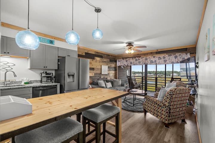 Walkin On Sunshine! Marshside Inn 309 - Garden City, SC