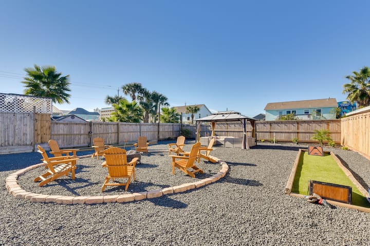 Near Seawall & Pier| Sleeps 14 | Fire Pit + Games - Galveston Island, TX