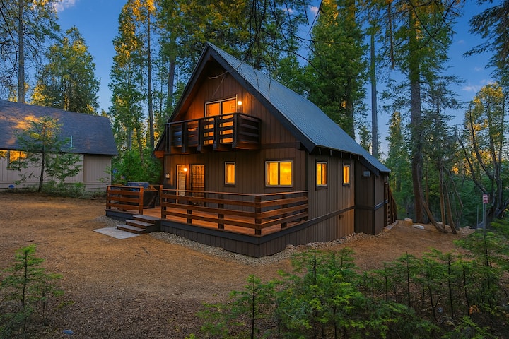 Boss's Cabin - Boss-level Views, Zero Stress! - Shaver Lake, CA
