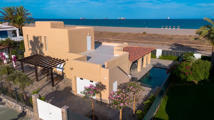 La Esquinita, Villa 1ª Línea – Puerto Rey - Vera