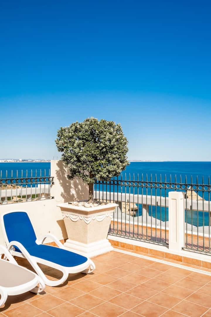 Stunning Frontline Oceanview 4br Apt•walk To Lagos - ルース