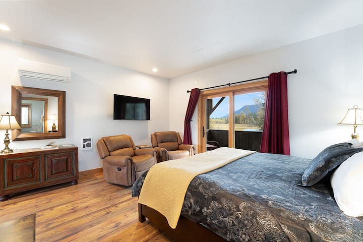 Cozy Aerie Cabin | Mountain Escape W/ Epic Views - Glacier National Park