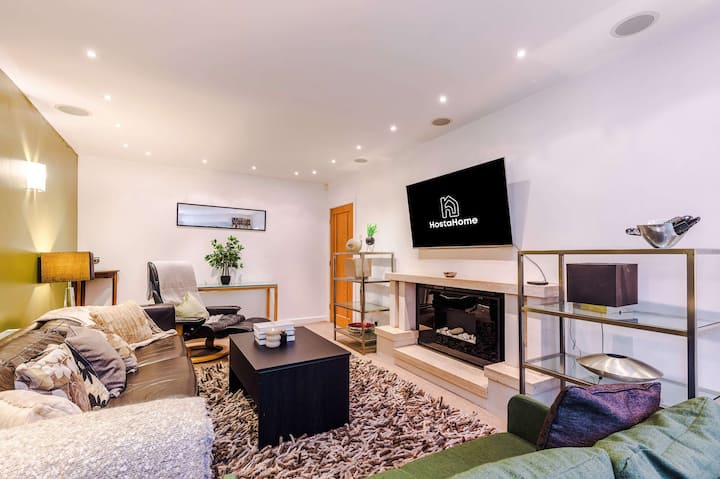 Spacious Manchester Home • Sleeps 10 • Free Parki - オルトリナム