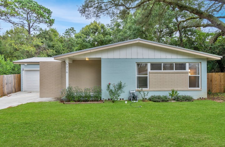 Hill House- Centrally Located, Close To Everything - Pensacola, FL