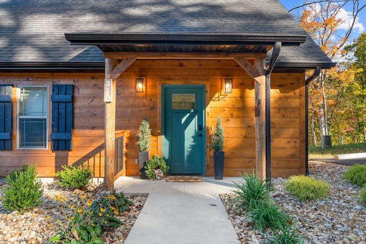 Cozy Lodge Comfort • Hot Tub• Free Show Tickets! - Ridgedale, MO