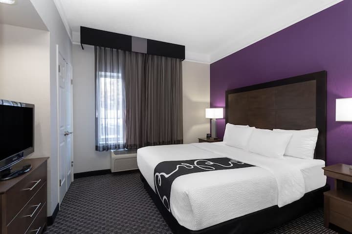 La Quinta Denver Boulder | King Room | Downtown - Broomfield, CO
