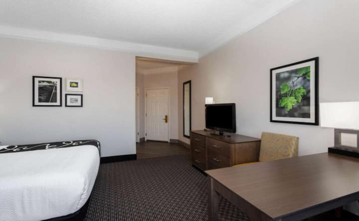 Laquinta Denver Boulder| King Suite| Free Parking - Broomfield, CO