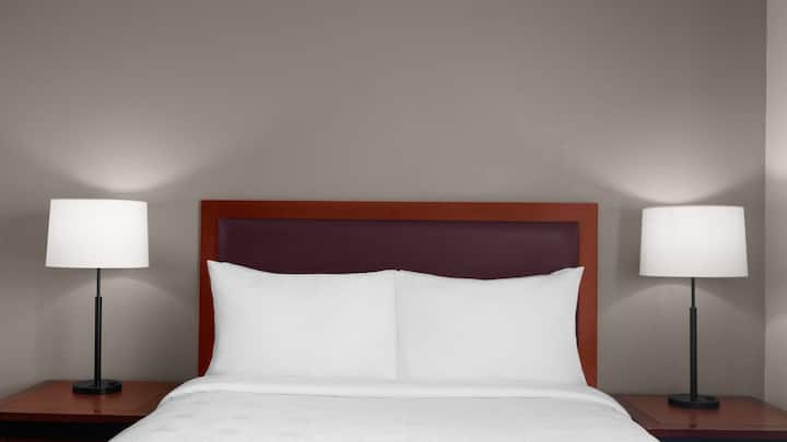 Comfortable Studio Suite With Accessible Features - Roseville, CA