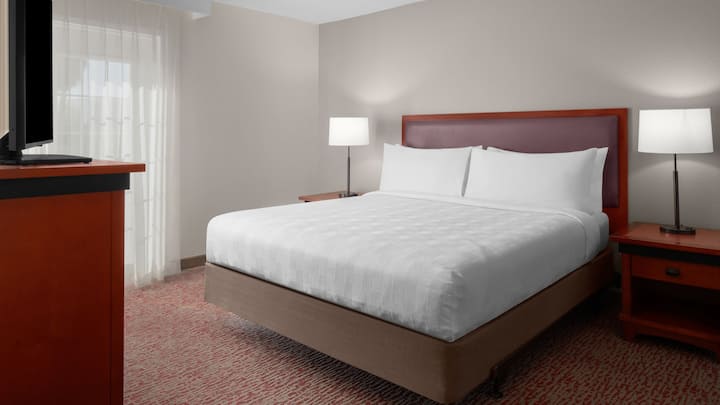 All-suite Home Base With Fresh-baked Cookies - Roseville, CA