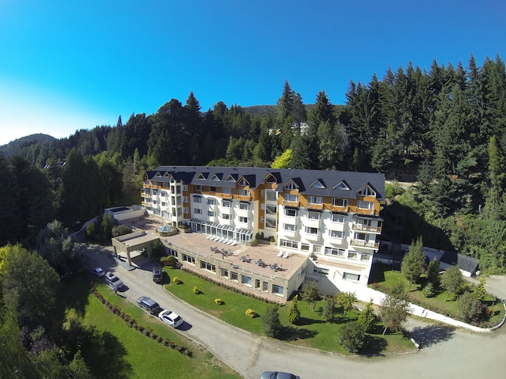 Relaxing Nahuel Huapi Room Close To Ski Slopes - San Carlos de Bariloche