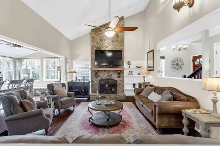 Fireplace, Fire Pit, Pool Table | Dog-friendly - Marietta, GA