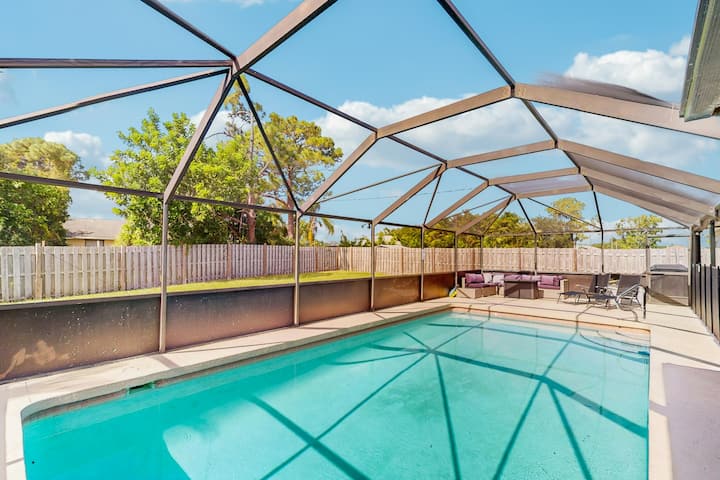 3br With Outdoor Pool And Enclosed Yard - Port St. Lucie, FL