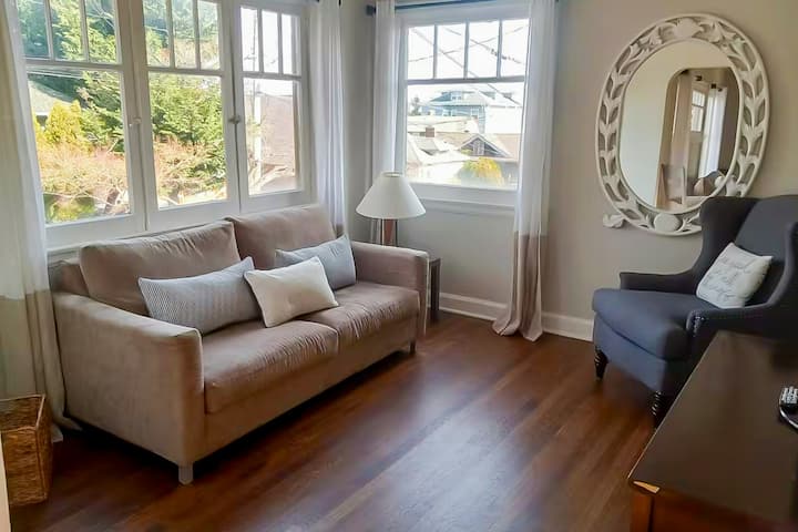 3 Br Home With Downtown Access And Full Kitchen - Silverdale, WA