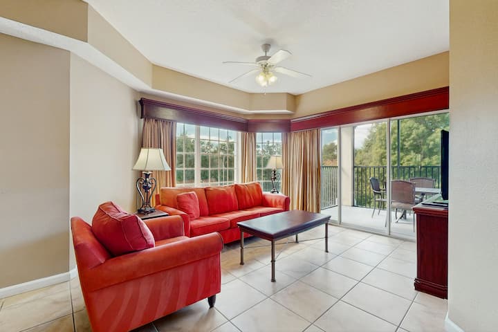 3br Condo With Balcony Views & Pool - Orlando