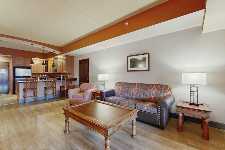 3br Condo W/ Whirlpool, Fireplace, And A/c - Wisconsin Dells, WI