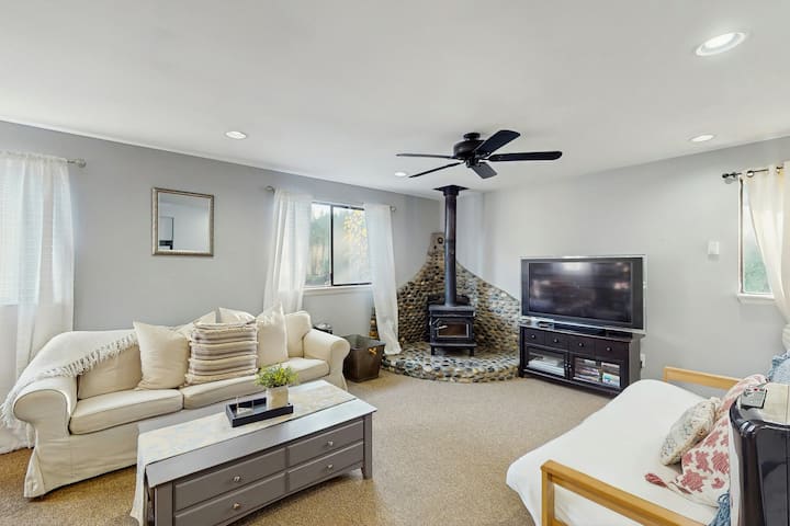 1 Br Apartment With Wood Burning Fireplace - Silverdale, WA