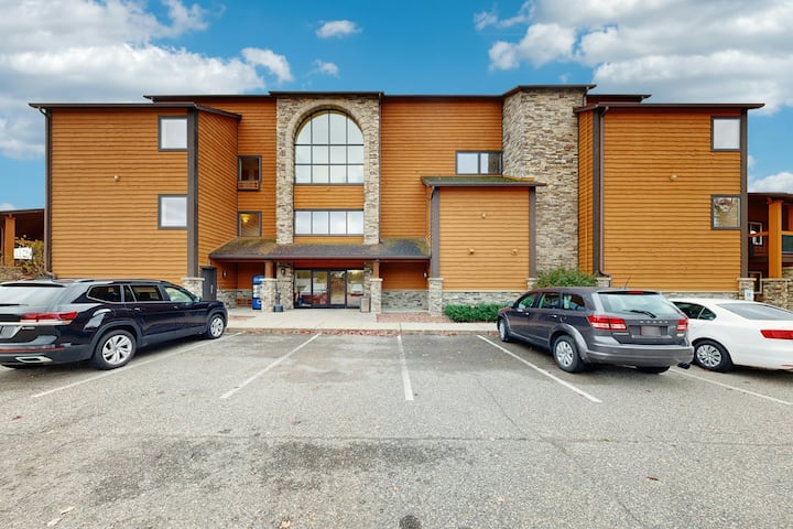 Studio + Loft Condo | Balcony | Kitchenette - Wisconsin Dells, WI