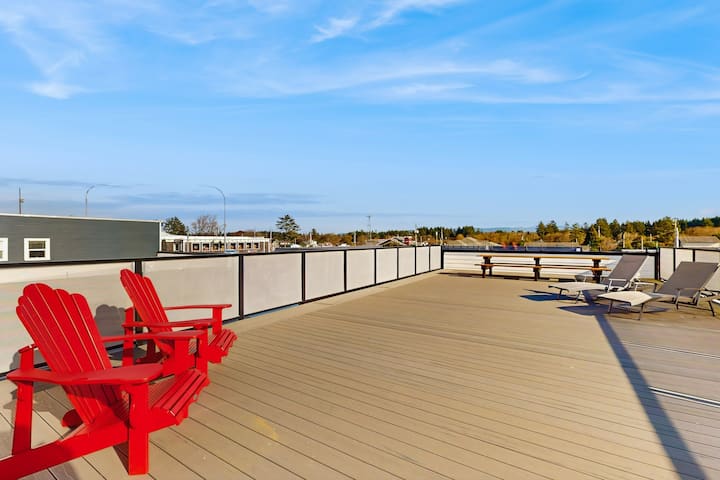 3br Condo Downtown W/ Rooftop Deck, Near The Beach - Seaview, WA