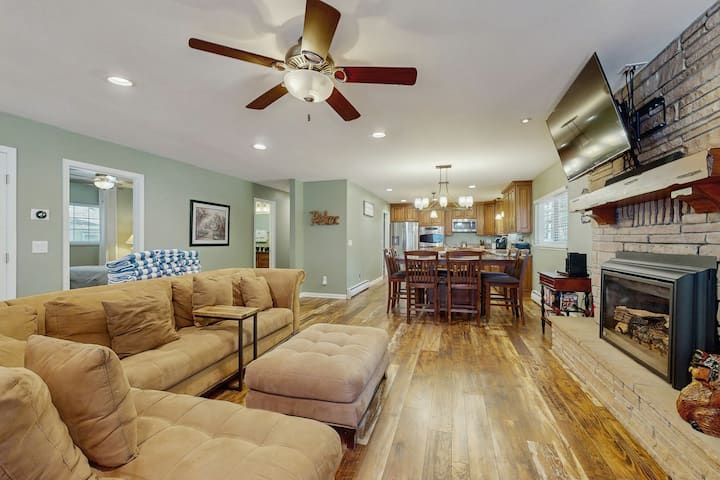 4br Home With Hot Tub, Studio, Walk To Lake - South Lake Tahoe, CA