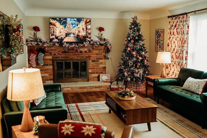 Frankenmuth-south Of Bronners-retro Theme-king Bed - Frankenmuth, MI