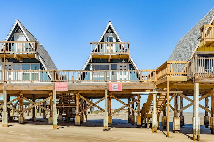 Surfside A Frame: Oceanfront Views & Beach Access! - Freeport, TX