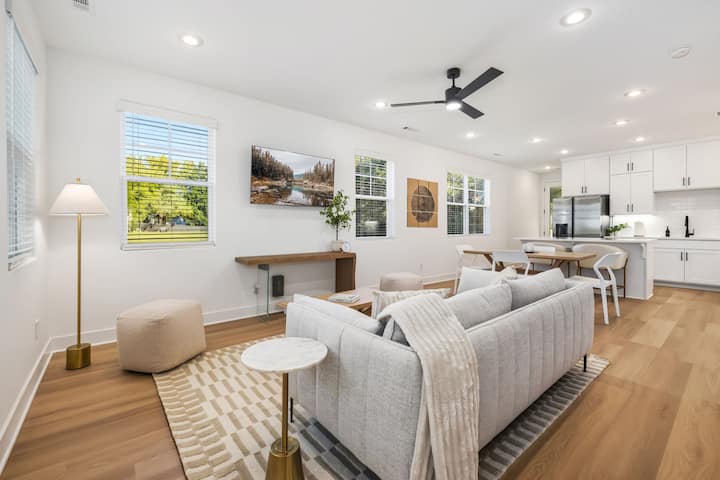 The Crystal-0.5 Mi To Baum Walker Field-1.5 Mi To - Fayetteville, AR