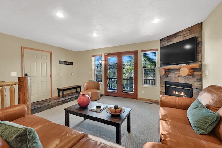 Eden Mountain Condo With Views, Pool & Hot Tub Acc - Huntsville, UT