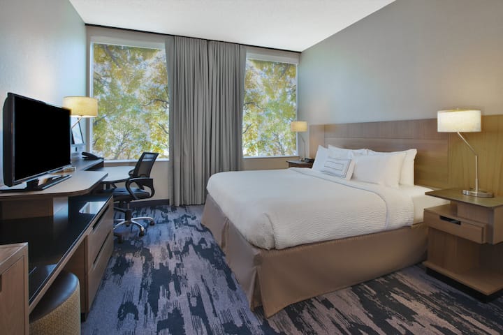 Downtown Milwaukee | Free Breakfast & Gym - Milwaukee, WI