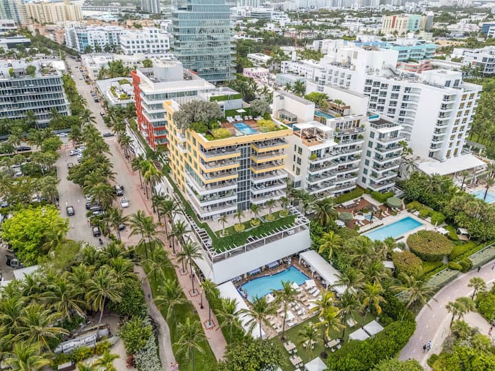 Oceanfront Retreat- South Beach, Pool, Amenities - South Beach, FL