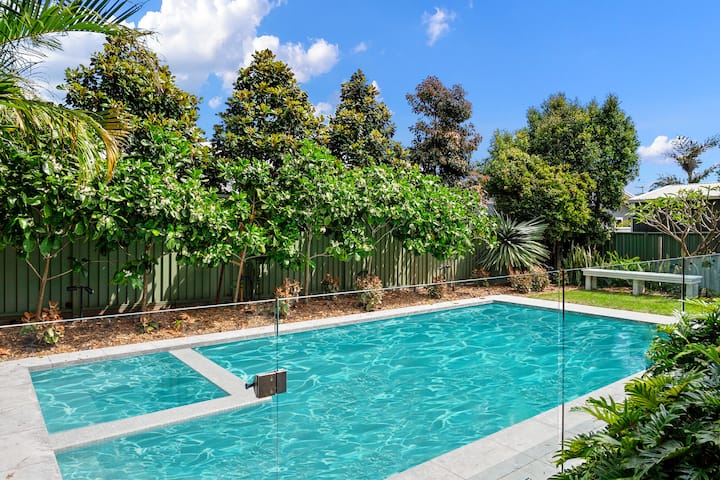 "Coastal Solace" – Moments From Shelly Beach - Central Coast