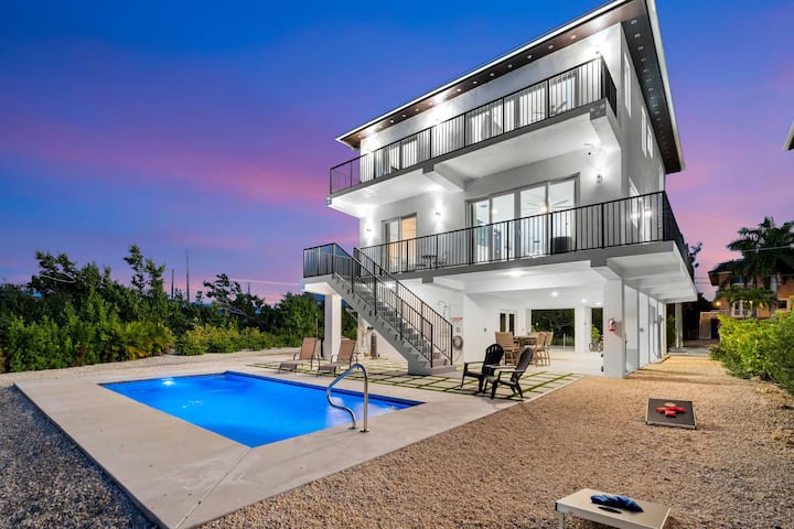 Isla Sol ~ Waterfront Oasis ~ Pool ~ Dock ~ Kayaks - Marathon, FL