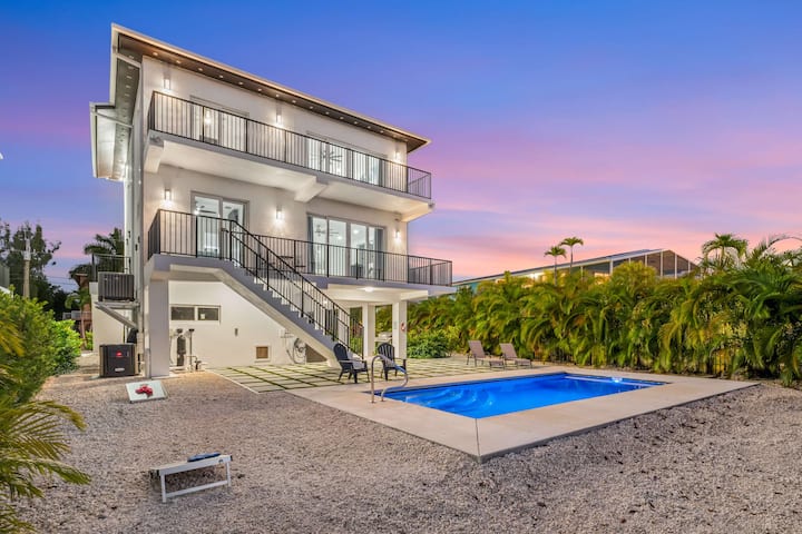 Isla Luna ~ Waterfront Oasis ~ Pool ~ Dock~ Kayaks - Marathon, FL