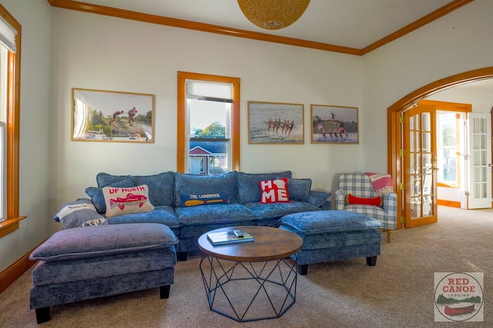 Landmark House – Downtown Minocqua Luxury Retreat - Minocqua, WI