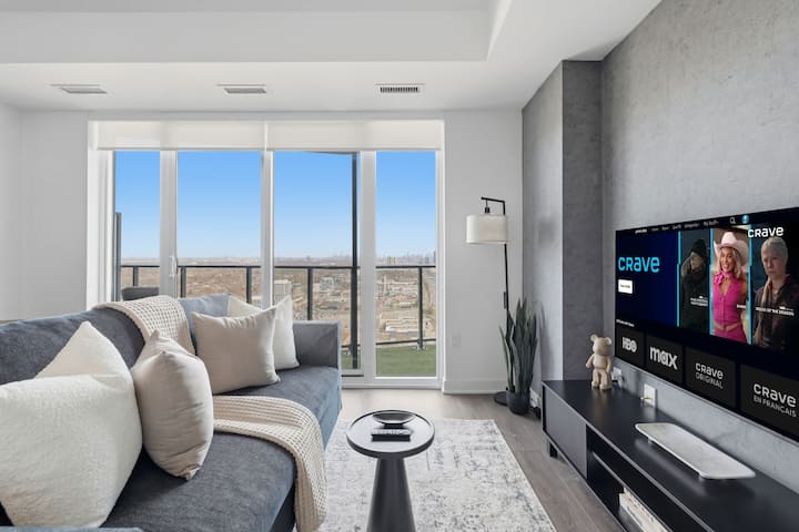 Modern 2br Condo Patio Parking & City Convenience - Toronto