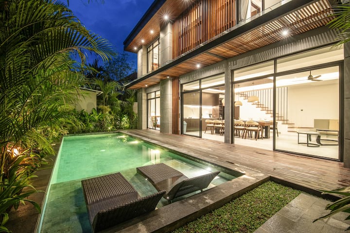 Opulent 5-bedroom Sanctuary By Canggu Waves - Bali