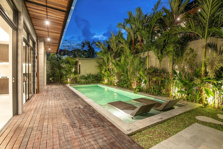Enchanting 5br Canggu Villa Moments To Sea - Australia