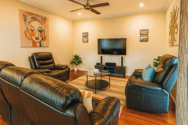 Kozyguru | Richmond | Stylish 3-bedroom City Gem - Manningham