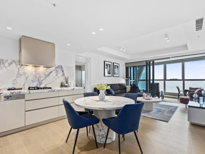 Luxury Beachfront 1-bed Apartment With Pool & Gym - Broadbeach