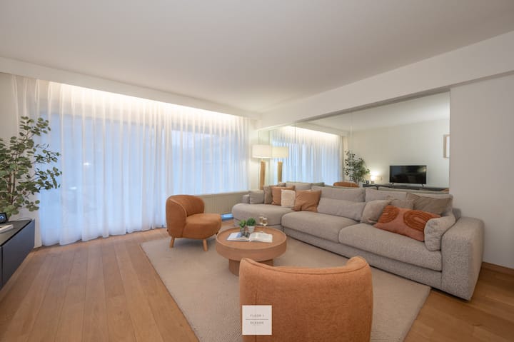 Boulevard Floor, Top Location, Parking Included - Knokke-Heist
