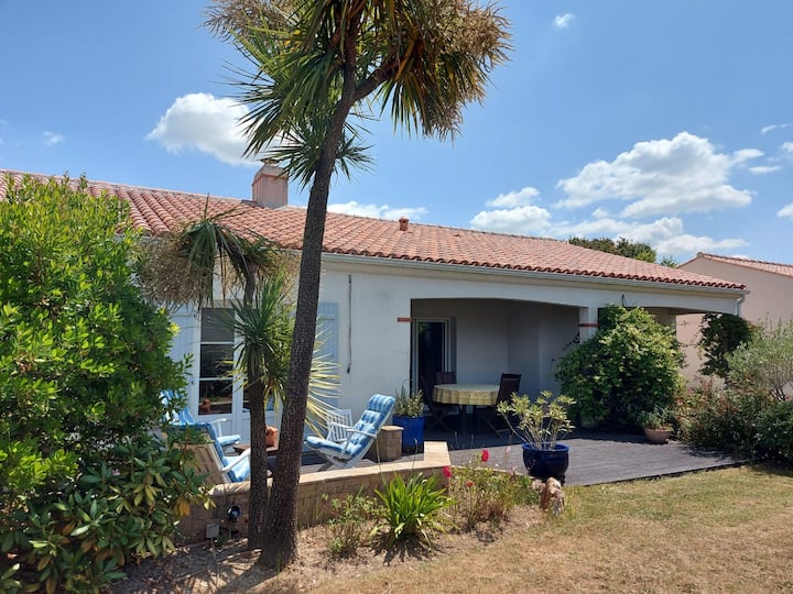 01 - Pornicaise Aux Volets Bleus - Pornic