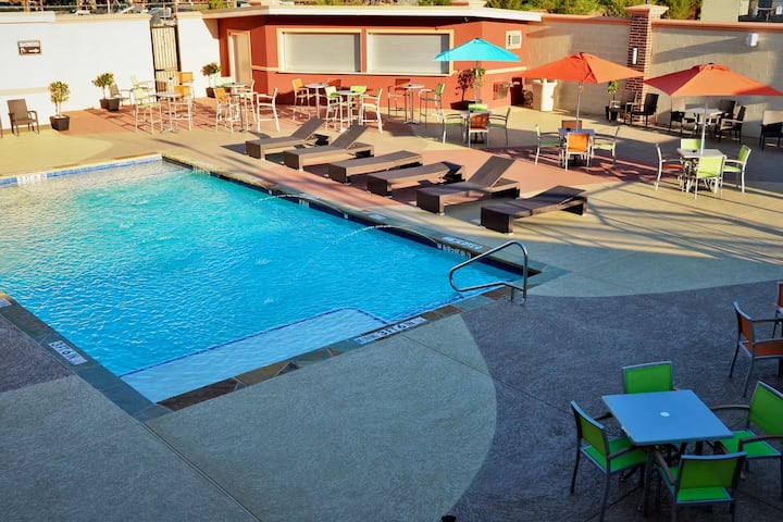 King Room | Lux Hotel & Spa Arlington | Pool - Arlington, TX