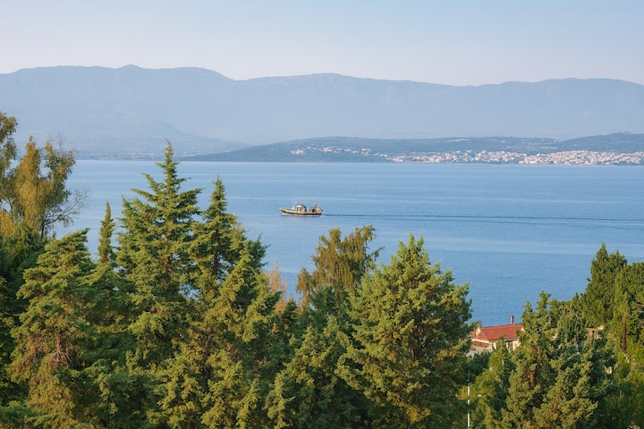 2 Bed Villa- Sleeps 12 - Pets - Pool - Hot Tub - Халкида