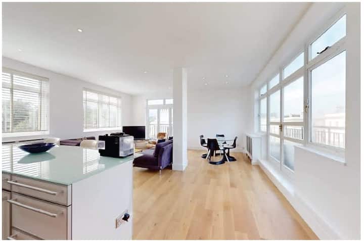 Stunning 3 Bed 2 Bath Cromwell Road - Chelsea