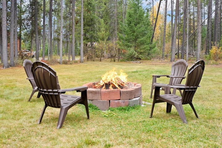 New Listing! Cozy 2 Bed Cabin 10 Mins To Glacier - 