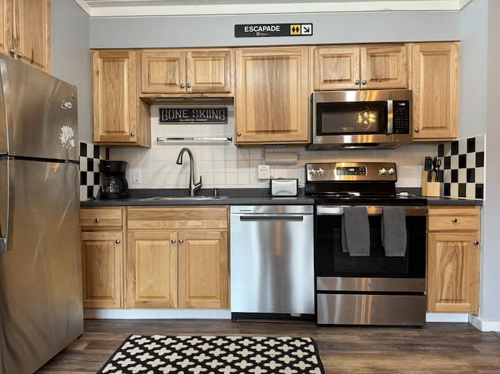 Apres Hideaway- Bike To Mountain, Pool, Hiking! - Killington, VT